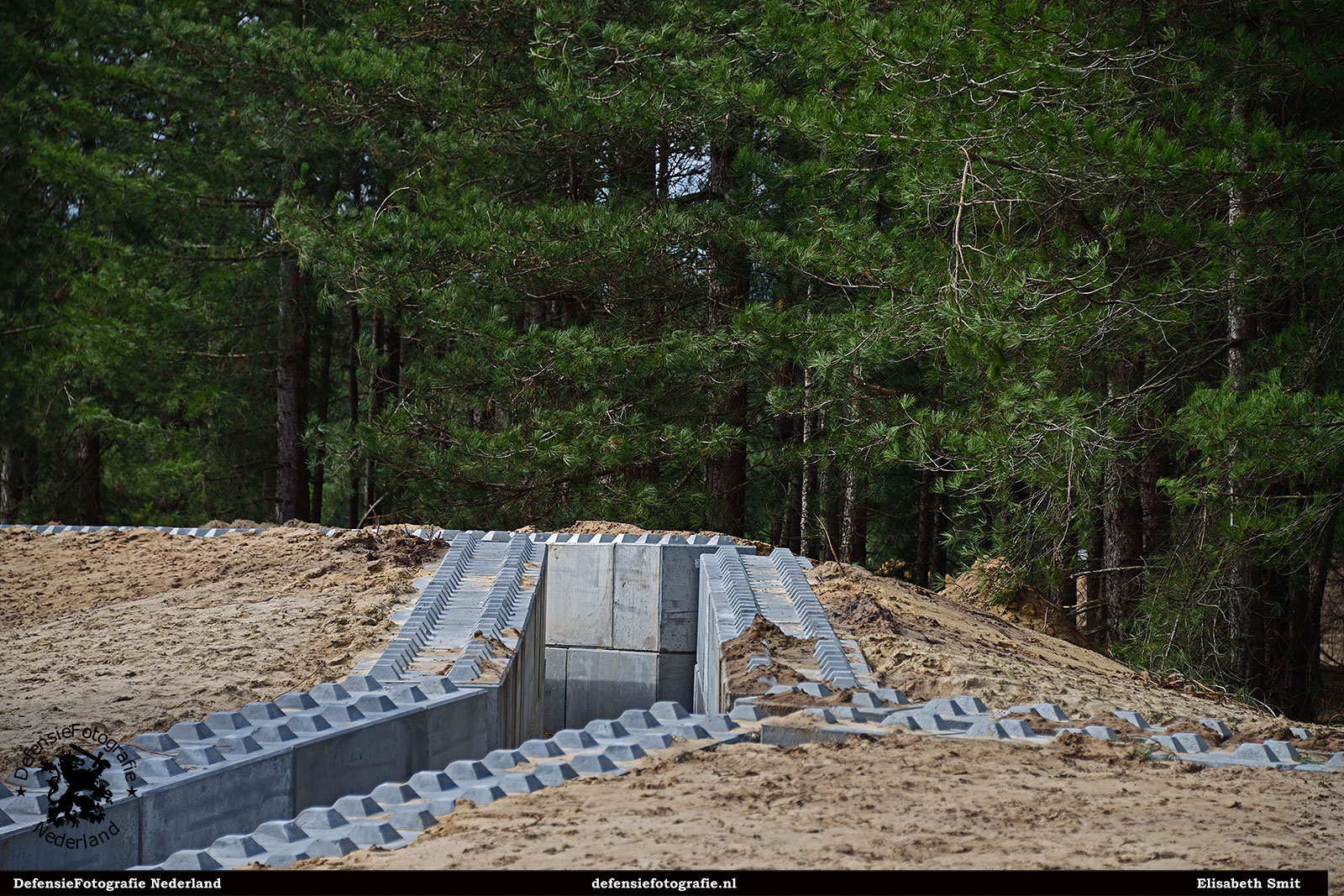 Loopgraven zijn nog steeds actueel - DefensieFotografie
