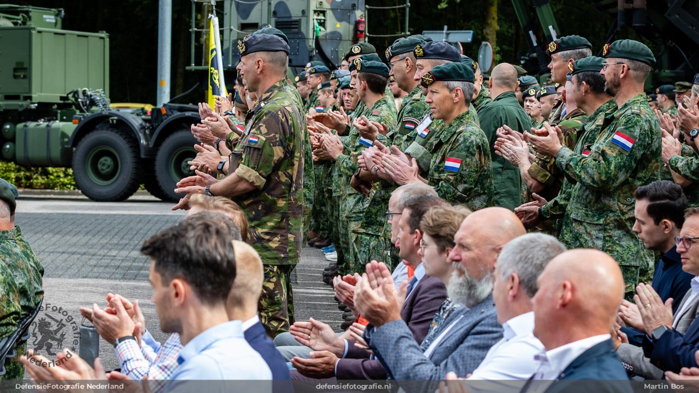 Versterken van de luchtverdediging: oprichting 12 Luverdbt ...
