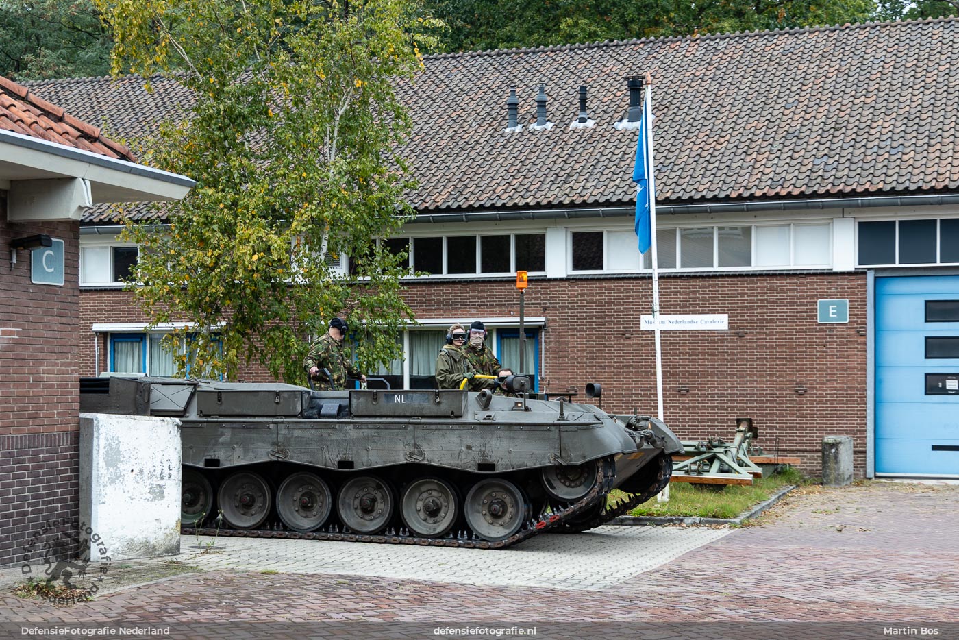Een unieke militaire colonne rijdt door Nederland - DefensieFotografie