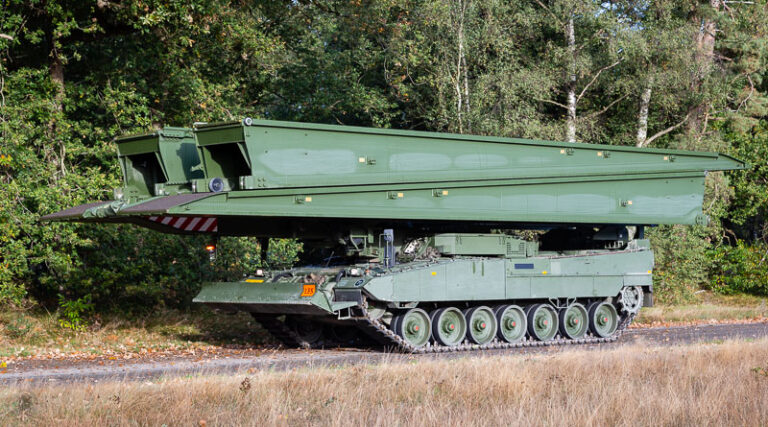 Leopard 2 brugleggende tank (Leguaan) - DefensieFotografie