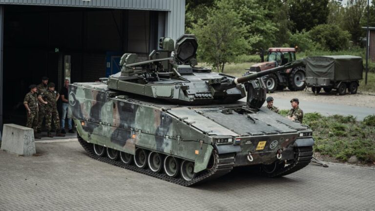 CV90 infanteriegevechtsvoertuig - DefensieFotografie